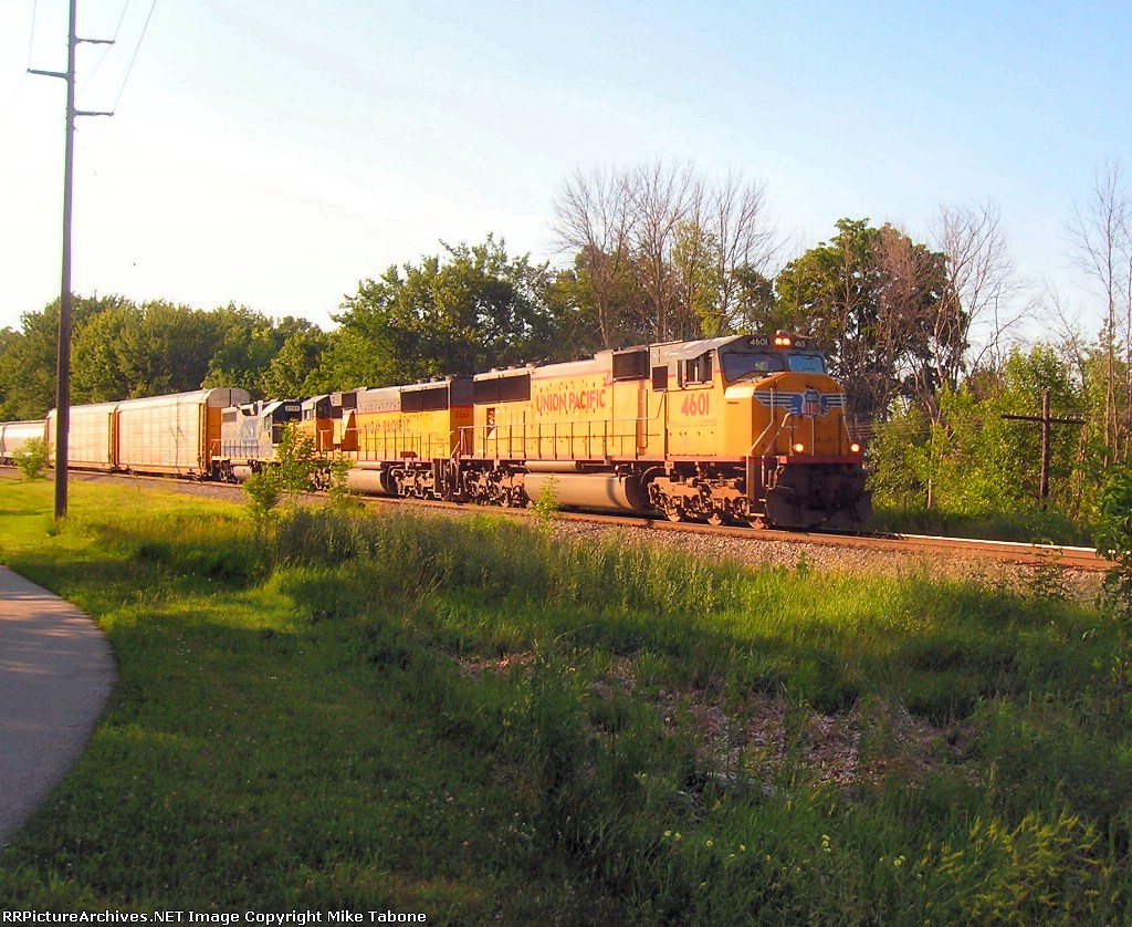 UP 4601, UP 2302, and CSX 2724 on Q326-23 in Michigan.